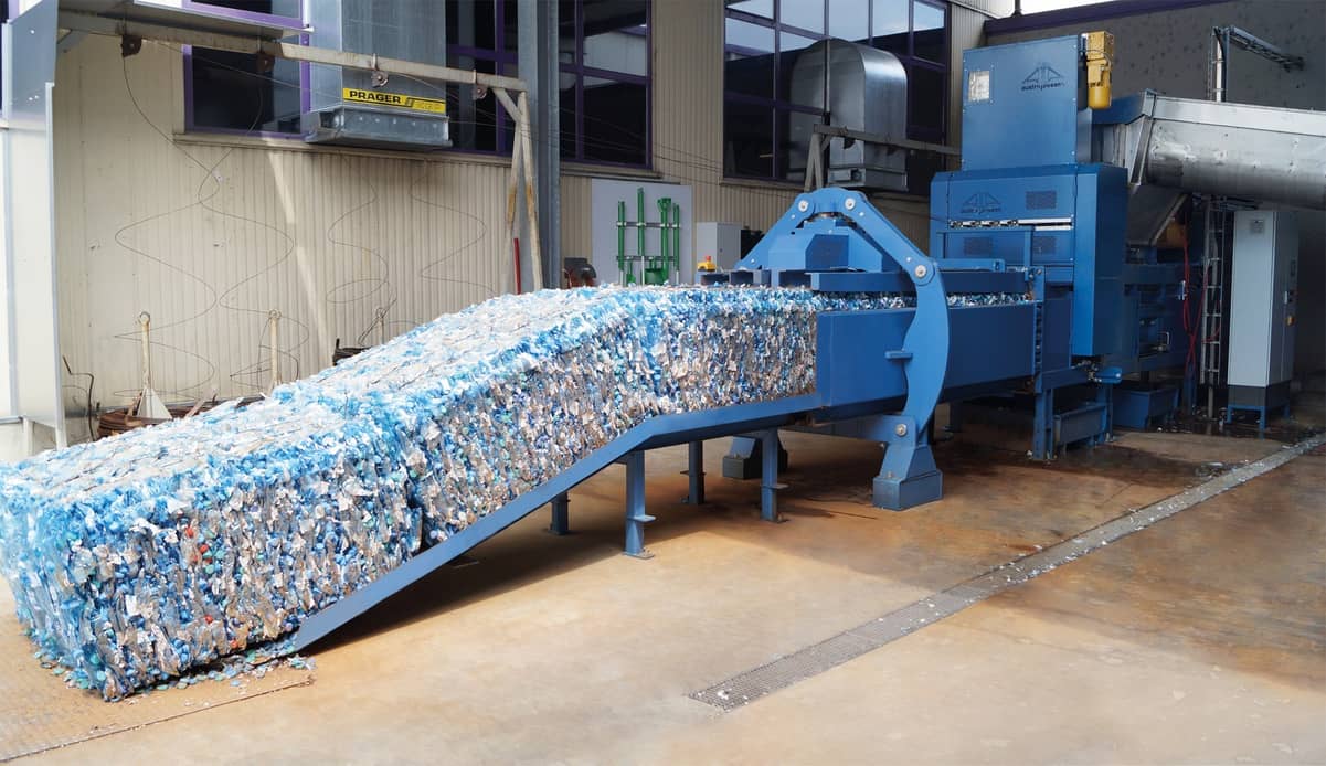 Compacting plastic waste (PET, HDPE, film)